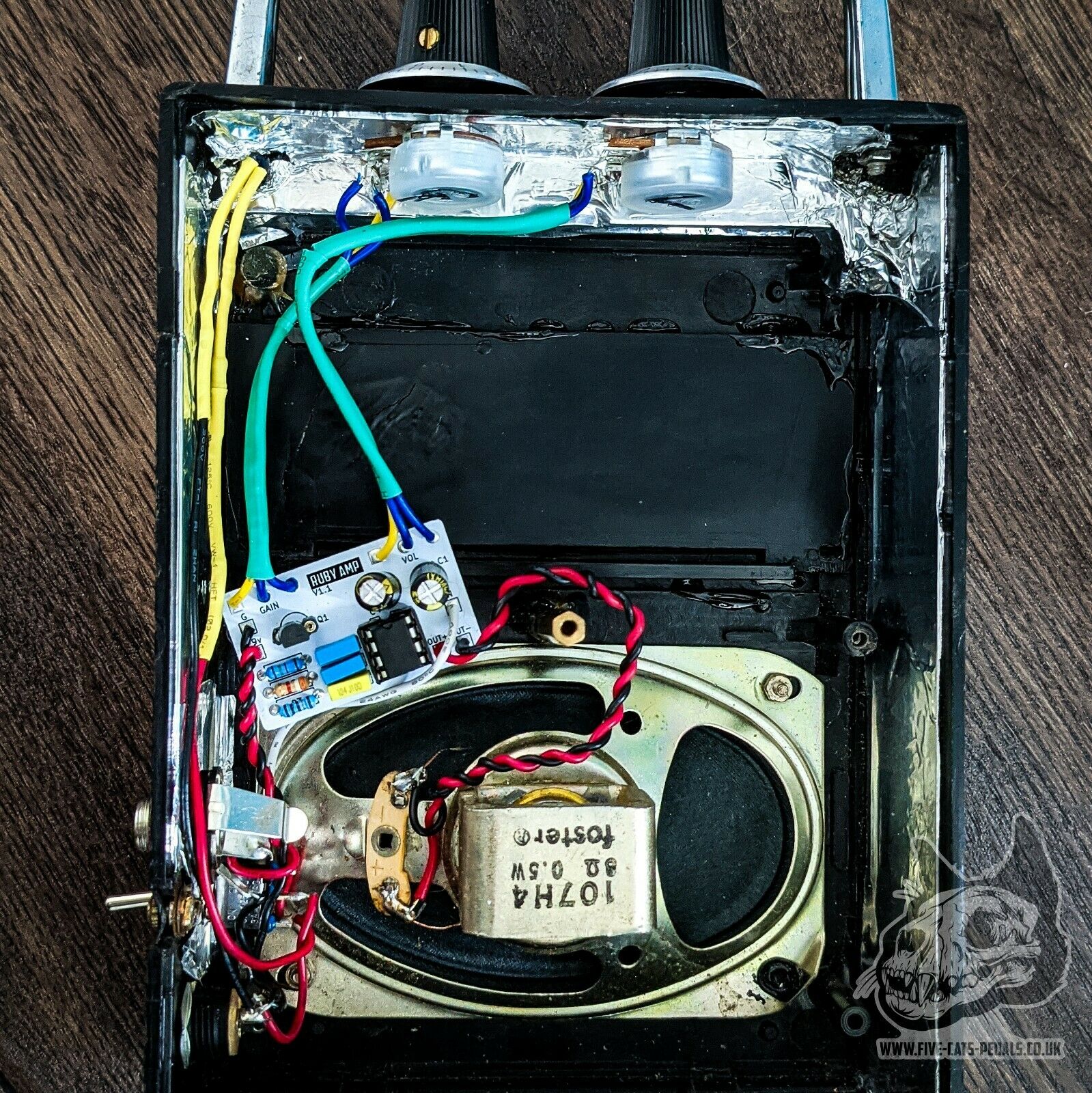 Ruby Guitar Amp In Custom Transistor Radio Enclosure - Five Cats Pedals